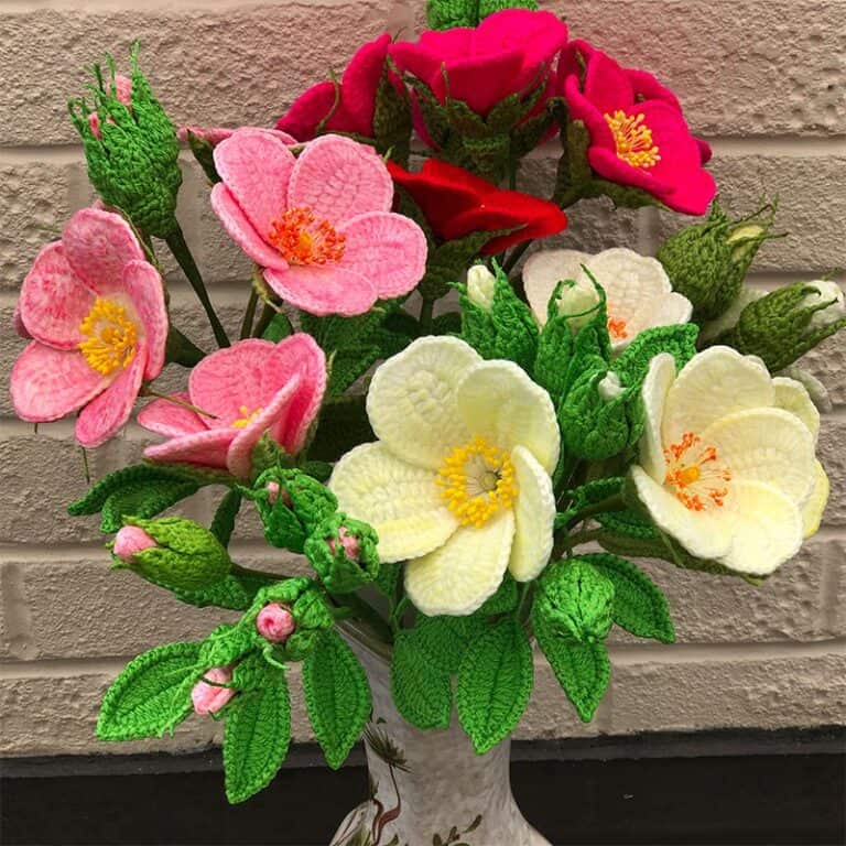 Mini Rose Crochet Pattern - Natagor Finlayson